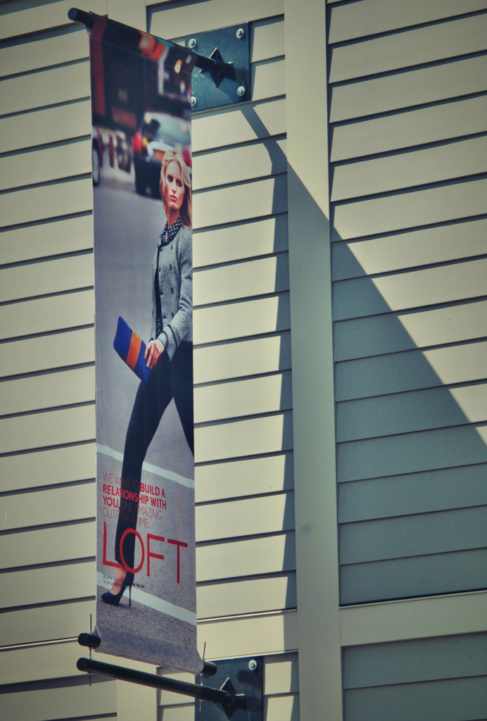 Banner Brackets & Hardware for Any Wind or Weather Conditions | Flagraphics